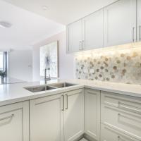 China High Quality Luxury Kitchen Cabinet Matte White Lacquer Kitchen Cabinet for sale