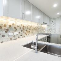 China High Quality Luxury Kitchen Cabinet Matte White Lacquer Kitchen Cabinet for sale