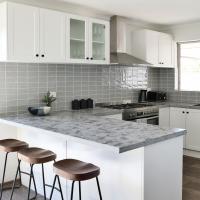China Custom Shaker Style White Kitchen Cabinets Matte Lacquer Kitchen Cabinets For Sale for sale