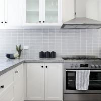 China Custom Shaker Style White Kitchen Cabinets Matte Lacquer Kitchen Cabinets For Sale for sale