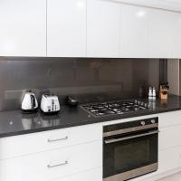 China White Flat Lacquer Kitchen Cabinet Small Modular Design Modern 18mm HMR Core for sale