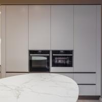 China Luxury Melamine Kitchen Cabinet Custom Modern Design HMR Core Particle Board for sale