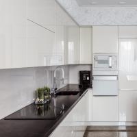 China Customized Simple White Lacquer High Gloss Kitchen Cabinet Modern Furniture for sale