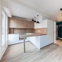 China MDF Plywood Lacquer Kitchen Cupboard Set Prefab L Shape Wooden Texture for sale