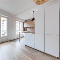 China MDF Plywood Lacquer Kitchen Cupboard Set Prefab L Shape Wooden Texture for sale