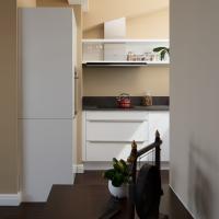 China Modern Small U Shaped Kitchen Cabinets High Gloss MDF White Lacquer Kitchen Cabinet for sale