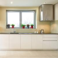 China Acrylic Complete Gloss Kitchen Modular Cabinets Set Luxury White Modern Storage for sale
