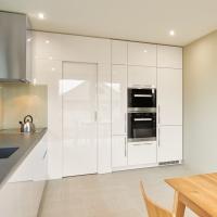 China Acrylic Complete Gloss Kitchen Modular Cabinets Set Luxury White Modern Storage for sale