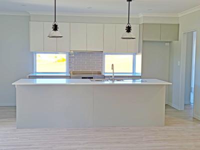 China Modern Small  Kitchen Cabinet Design Melamine Kitchen Cabinet With Island for sale