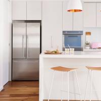 China Latest Custom I Shape White Lacquer Kitchen For Apartments And Hotel for sale