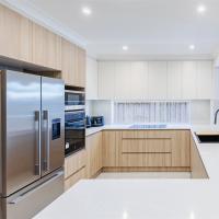 China Plain Wooden Textured Laminate Cabinets Custom White Melamine Modern for sale
