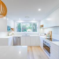 China Modular U Shaped White Plain Melamine Kitchen Cabinet With Wooden Grain Island for sale