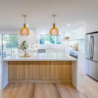 China Modular U Shaped White Plain Melamine Kitchen Cabinet With Wooden Grain Island for sale