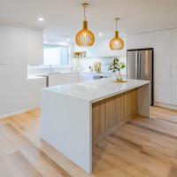 China Modular U Shaped White Plain Melamine Kitchen Cabinet With Wooden Grain Island for sale