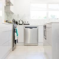 China Moisture Proof Open Handless Lacquer Kitchen Cabinet 18mm MDF Custom Sizes for Apartment for sale