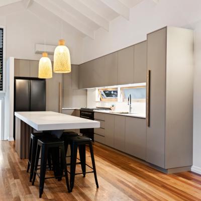 China SGS TUV Light Grey Kitchen Cabinet L Shaped Lacquer Kitchen Cupboard for sale