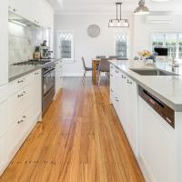 China PVC Modern Lacquered Cabinets Island White Shaker Modular Textured Laminate Kitchen Cabinets for sale