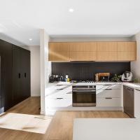 China Custom Complete All Wood Kitchen Cabinets Black White Island Modular Kitchen Upper Cabinets for sale