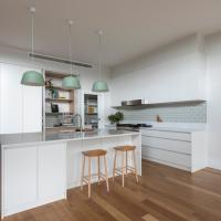 China Home Matte White Melamine Kitchen Cabinet With Island for sale