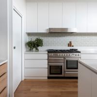 China Home Matte White Melamine Kitchen Cabinet With Island for sale