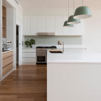 China Home Matte White Melamine Kitchen Cabinet With Island for sale