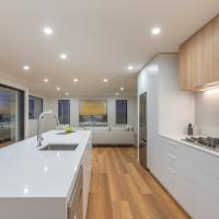 China Diy Modular Timber Wood Veneer Kitchen Cabinet White Grain for sale