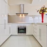 China Modern Home Kitchen Cabinet High Gloss White Lacquer Kitchen Cabinet Set for sale