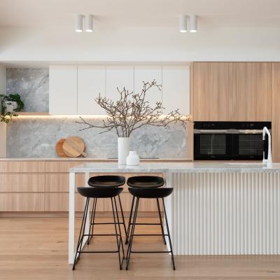 China Wood Grain Melamine Kitchen Cabinet Set with Island 18mm DTC Soft Close Hardware for sale