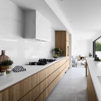 China Wood Grain Melamine Kitchen Cabinet Set with Island 18mm DTC Soft Close Hardware for sale