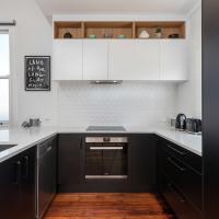 China Lacquer Metal Modular Kitchen Cupboard Cabinets Modern Smart Black White for sale