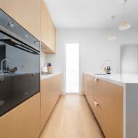 China Custom 3D Automatic Wood Veneer Kitchen Cabinet Intergated Handle for sale