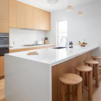 China Custom 3D Automatic Wood Veneer Kitchen Cabinet Intergated Handle for sale