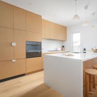 China Custom 3D Automatic Wood Veneer Kitchen Cabinet Intergated Handle for sale