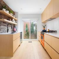 China Custom 3D Automatic Wood Veneer Kitchen Cabinet Intergated Handle for sale