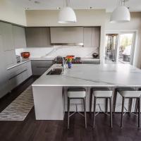 China Flat Panel Lacquer Kitchen Cabinets Plywood Modern Light Grey for sale