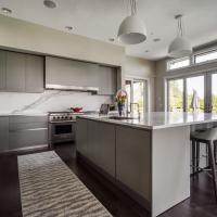 China Flat Panel Lacquer Kitchen Cabinets Plywood Modern Light Grey for sale