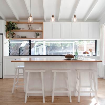 China Matte White Lacquer Shaker Modular Kitchen Cabinets with 18mm MDF and 20mm Quartz Countertop for sale