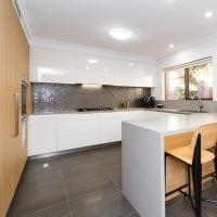 China OEM Design High Gloss Kitchen Cabinet Modern Style U Shape Kitchen Cabinets for sale