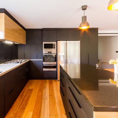 China Matt Black Melamine Kitchen Cabinet Set 18mm Plywood Custom Sizes OEM ODM Modern Apartment for sale