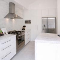 China Ready To Assemble Simple Designs Matte White Plain Lacquer Kitchen Cabinet Cheap Modern Kitchen Cabinets for sale