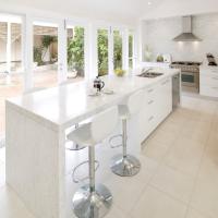 China Ready To Assemble Simple Designs Matte White Plain Lacquer Kitchen Cabinet Cheap Modern Kitchen Cabinets for sale