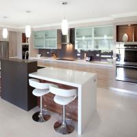 China Glossy Beige Lacquer Kitchen Cabinets with Wood Grain Island 18mm Particle Board for sale