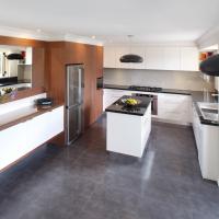 China Multifunctional Modern Beadboard Matt White Contemporary Flat Panel Kitchen Cabinets for sale