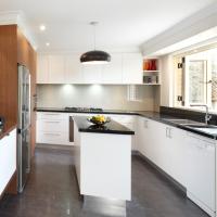 China Multifunctional Modern Beadboard Matt White Contemporary Flat Panel Kitchen Cabinets for sale