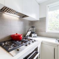 China Luxury Villa Kitchen Cabinet Design Melamine Kitchen Cabinet Set With Handles for sale