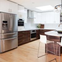 China Shaker Style Particle Board Kitchen Cabinets High Gloss White Flat Panel Matte Brown Timber Veneer for sale