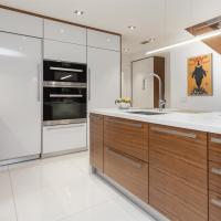 China Customization Modern Dark Brown Kitchen Cabinets European Style L Shaped for sale