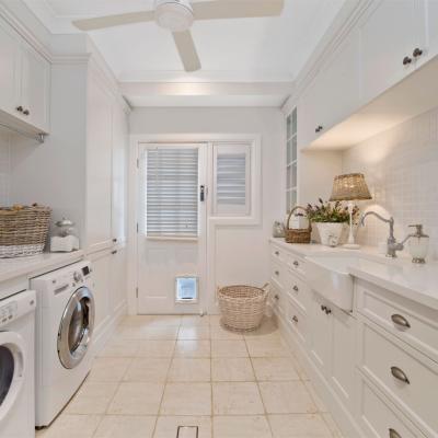 China White Shaker Oak Solid Wood Laundry Storage Cabinets 580mm Base with Granite Countertop for sale