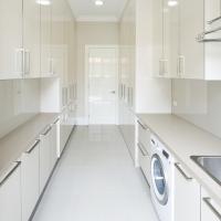 China Glossy White Lacquer Laundry Storage Cabinet Sink with Quartz Countertop 580mm for sale