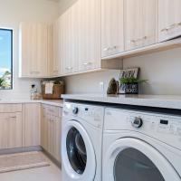 China Wood Painting Laminate Handle Laundry Room Cabinet Customized for sale